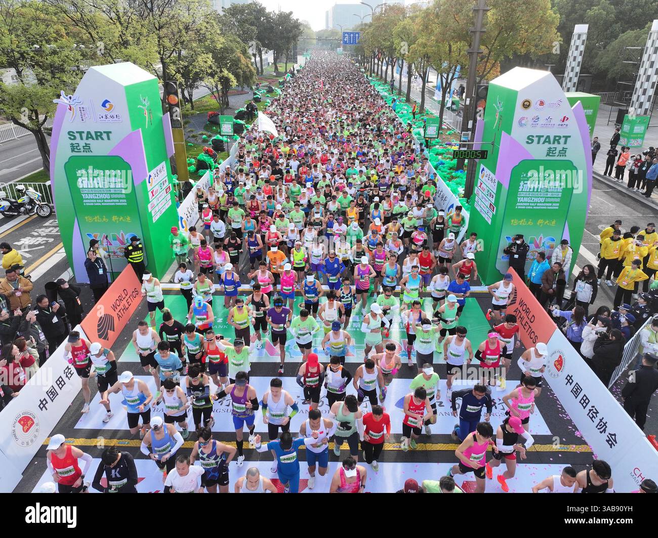 The 2025 Yangzhou Jianzhen Half Marathon kicks off in Yangzhou City ...