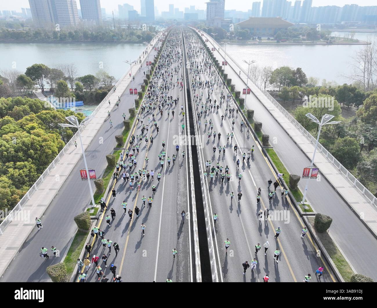 The 2025 Yangzhou Jianzhen Half Marathon kicks off in Yangzhou City ...