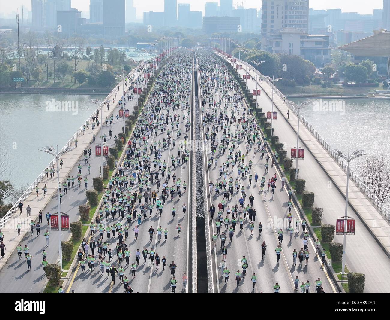 The 2025 Yangzhou Jianzhen Half Marathon kicks off in Yangzhou City ...