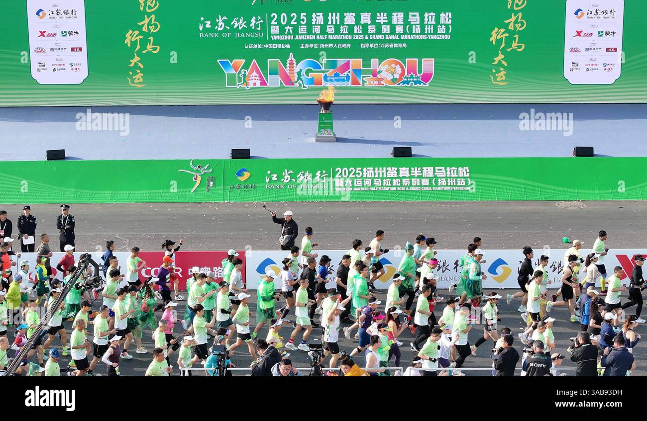 The 2025 Yangzhou Jianzhen Half Marathon kicks off in Yangzhou City ...