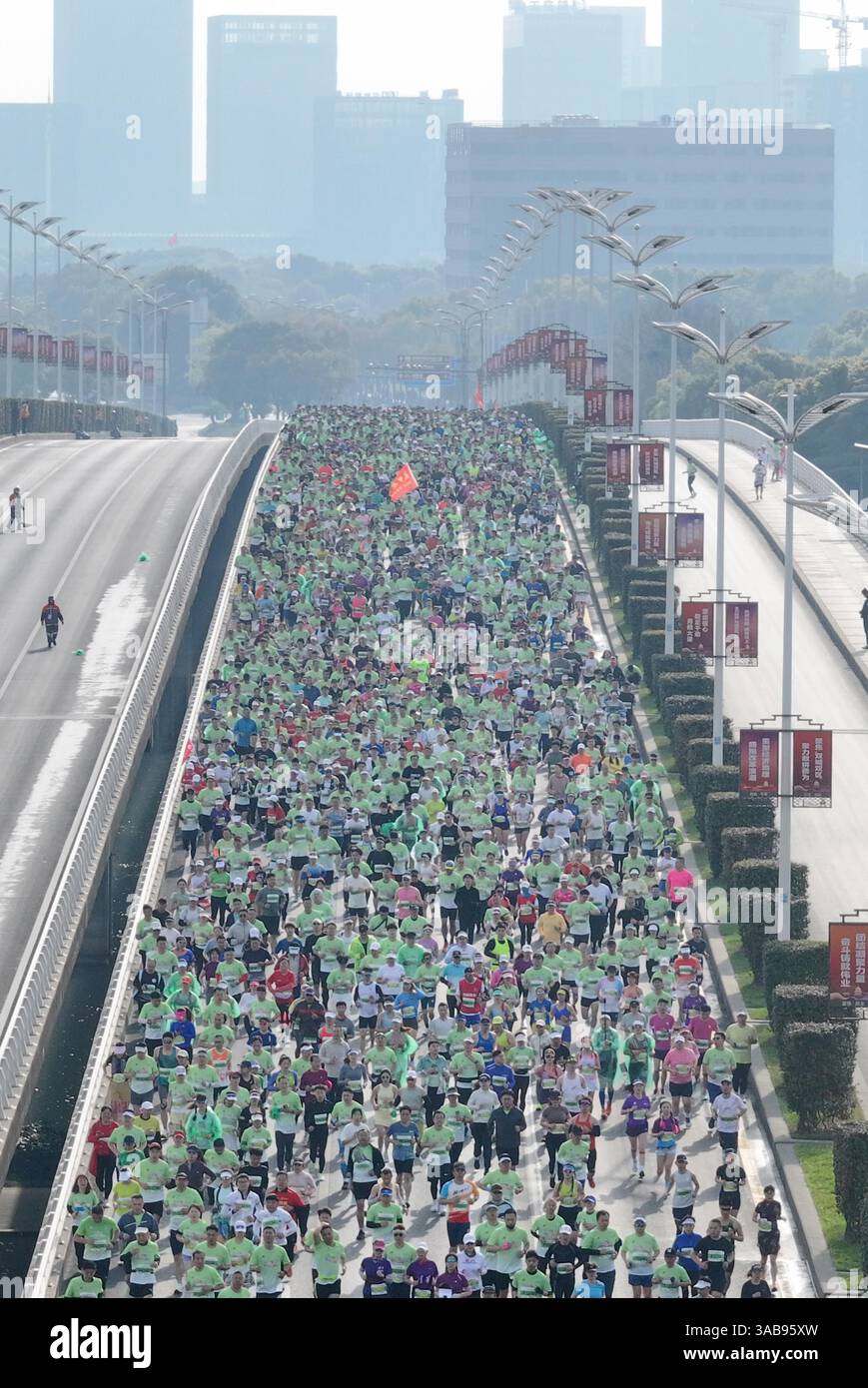 The 2025 Yangzhou Jianzhen Half Marathon kicks off in Yangzhou City ...