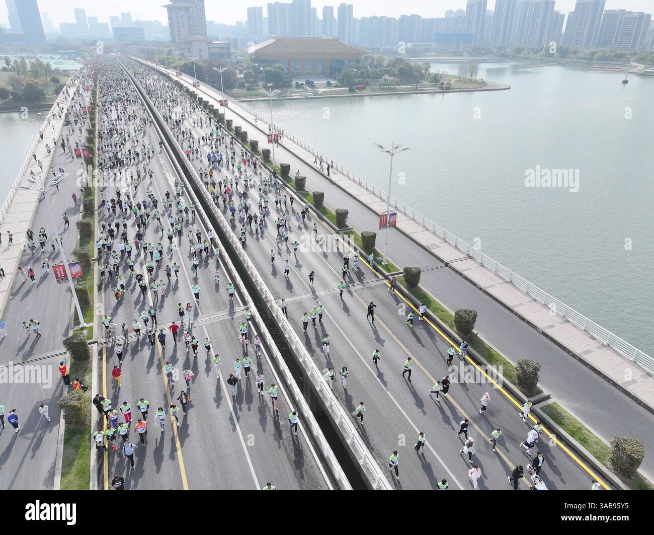 The 2025 Yangzhou Jianzhen Half Marathon kicks off in Yangzhou City ...