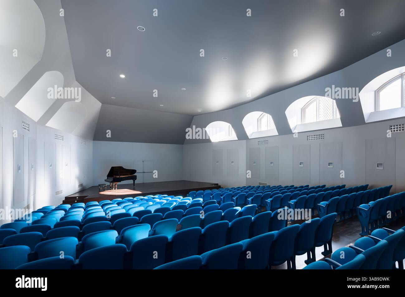 Blue lit stage features hi-res stock photography and images - Alamy