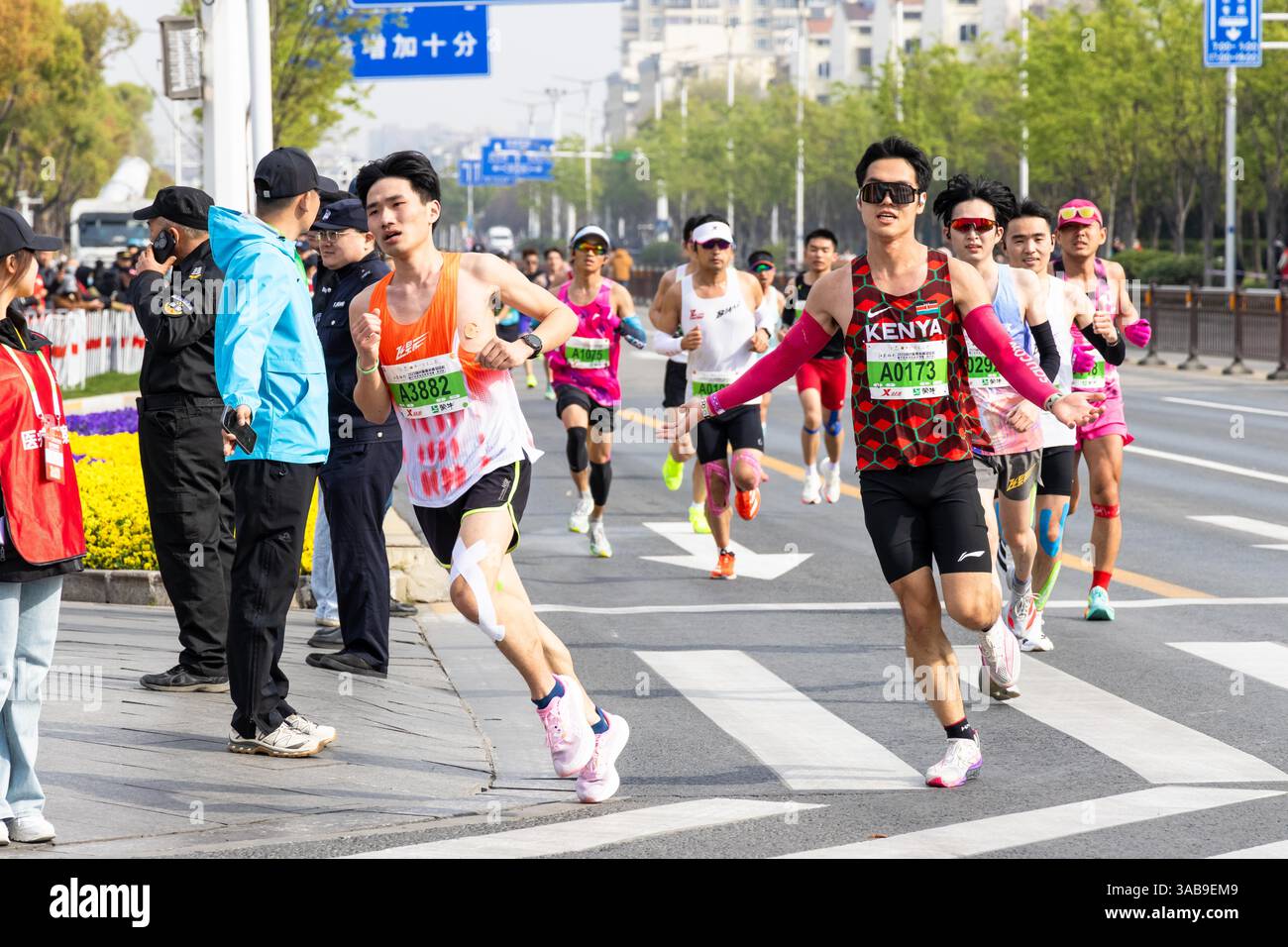 The 2025 Yangzhou Marathon kicks off in Yangzhou City, east China's ...