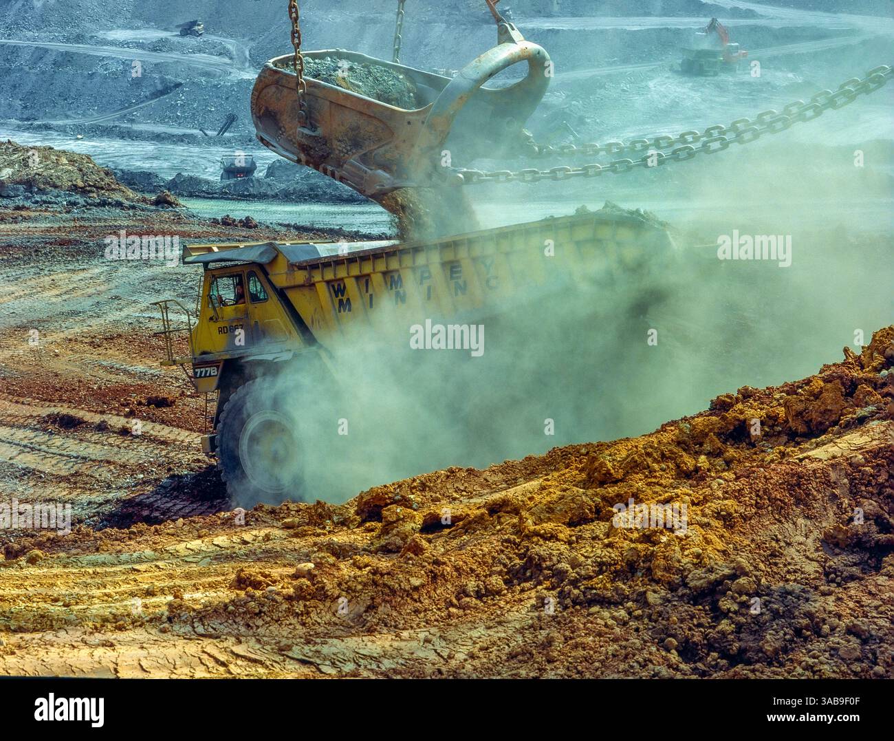 Caterpillar Dump Trucks Stock Photo - Alamy
