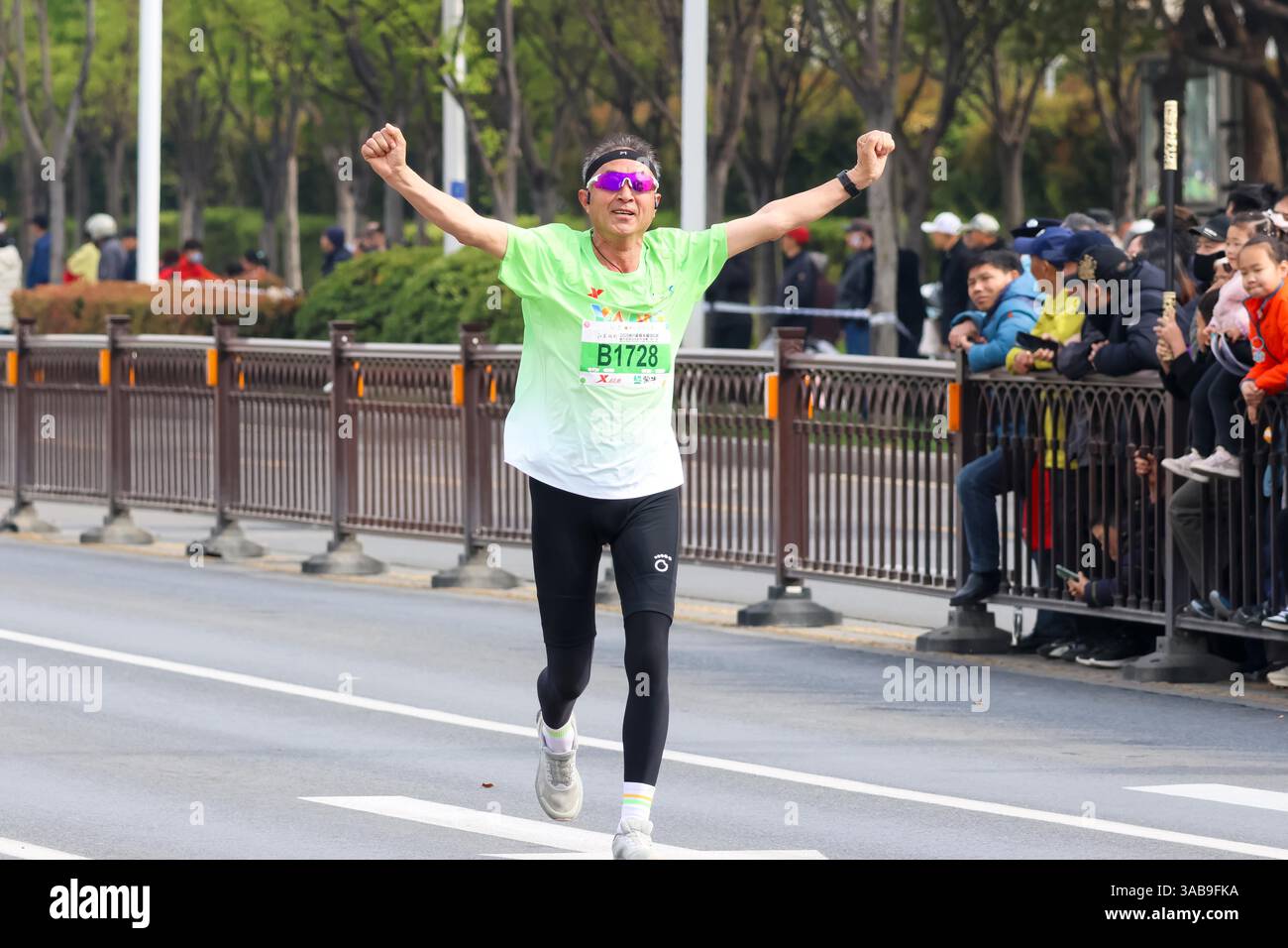 The 2025 Yangzhou Marathon kicks off in Yangzhou City, east China's ...