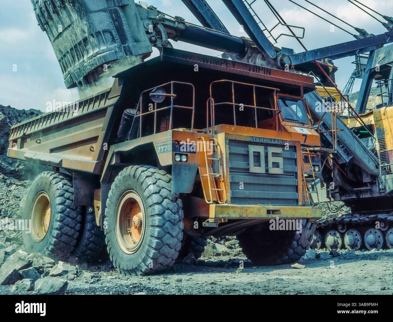 Caterpillar Dump Trucks Stock Photo - Alamy