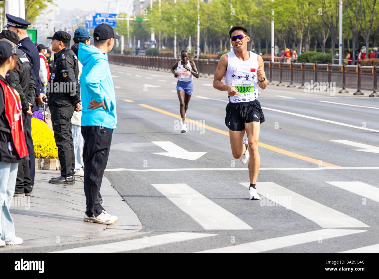 The 2025 Yangzhou Marathon kicks off in Yangzhou City, east China's ...