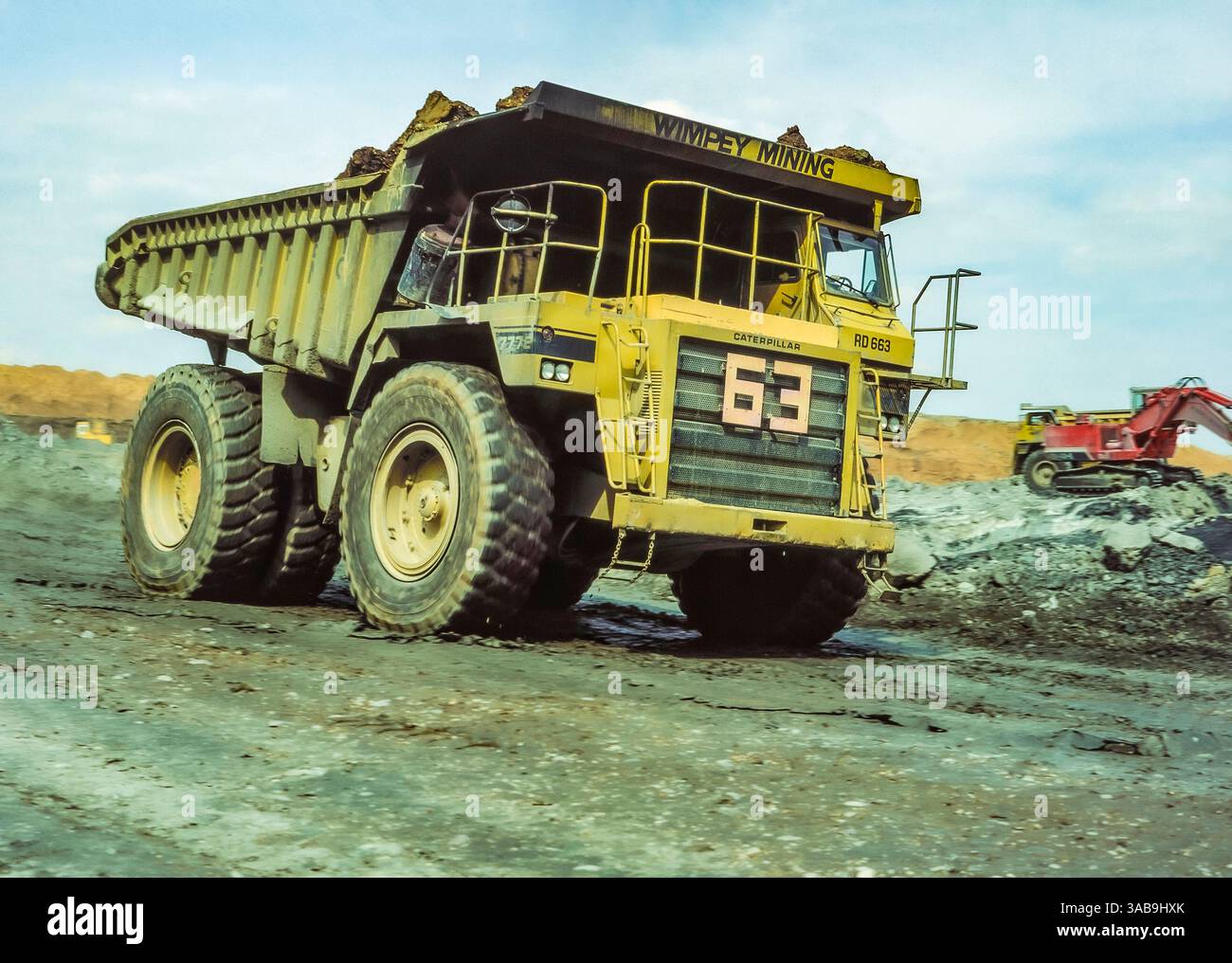 Caterpillar Dump Trucks Stock Photo - Alamy