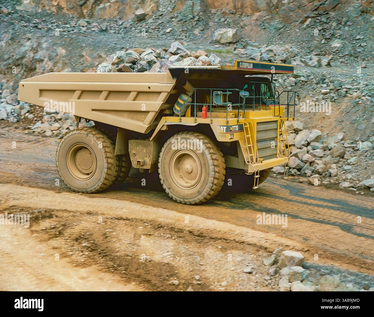 Caterpillar Dump Trucks Stock Photo - Alamy