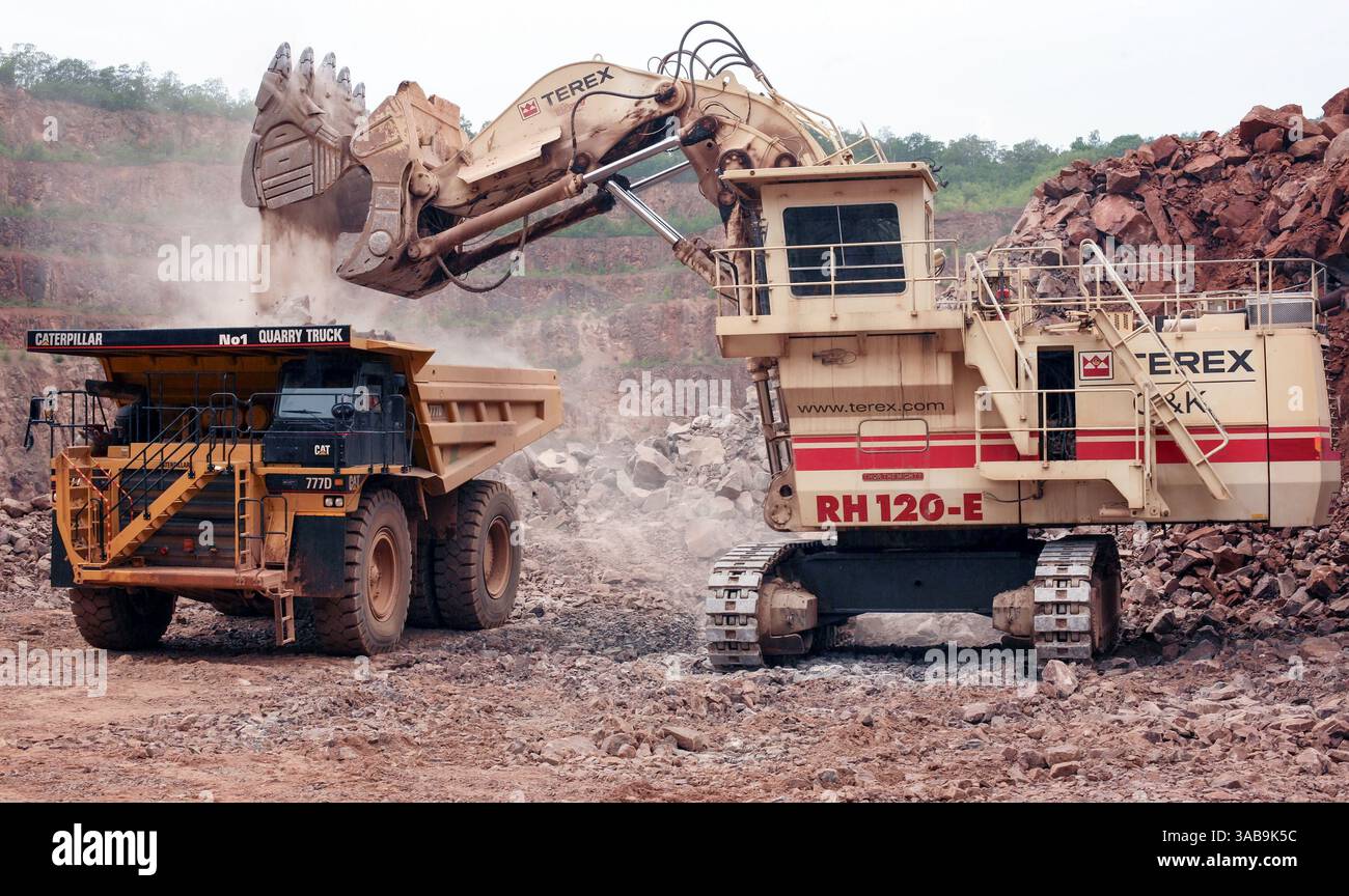 Caterpillar Dump Trucks Stock Photo - Alamy