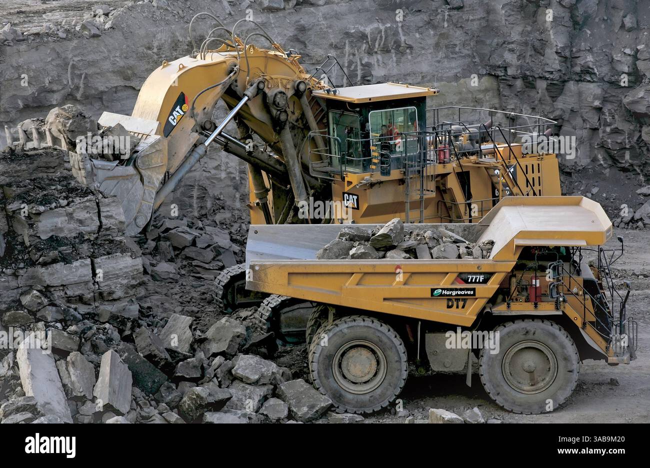 Caterpillar Dump Trucks Stock Photo - Alamy