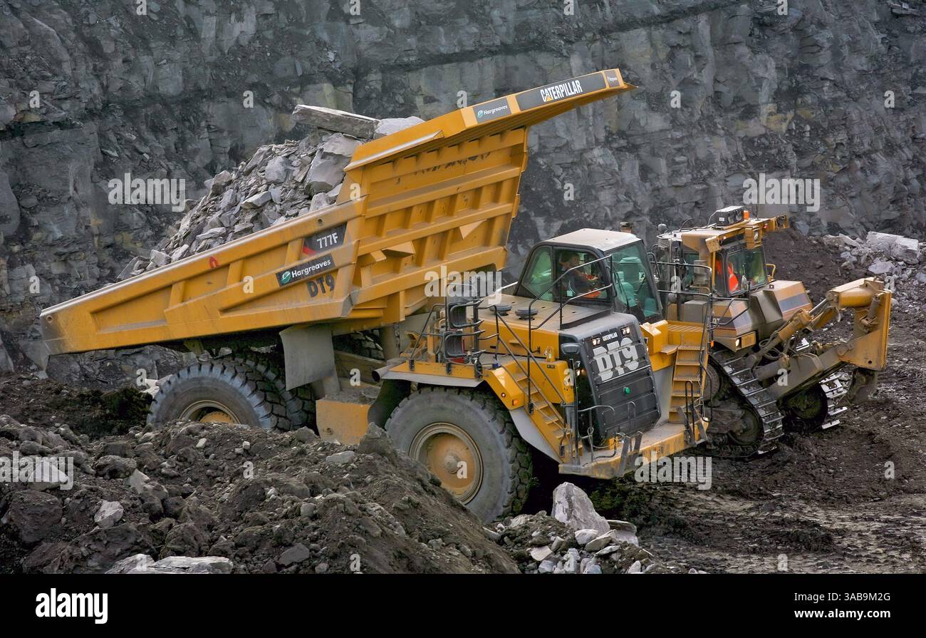 Caterpillar Dump Trucks Stock Photo - Alamy