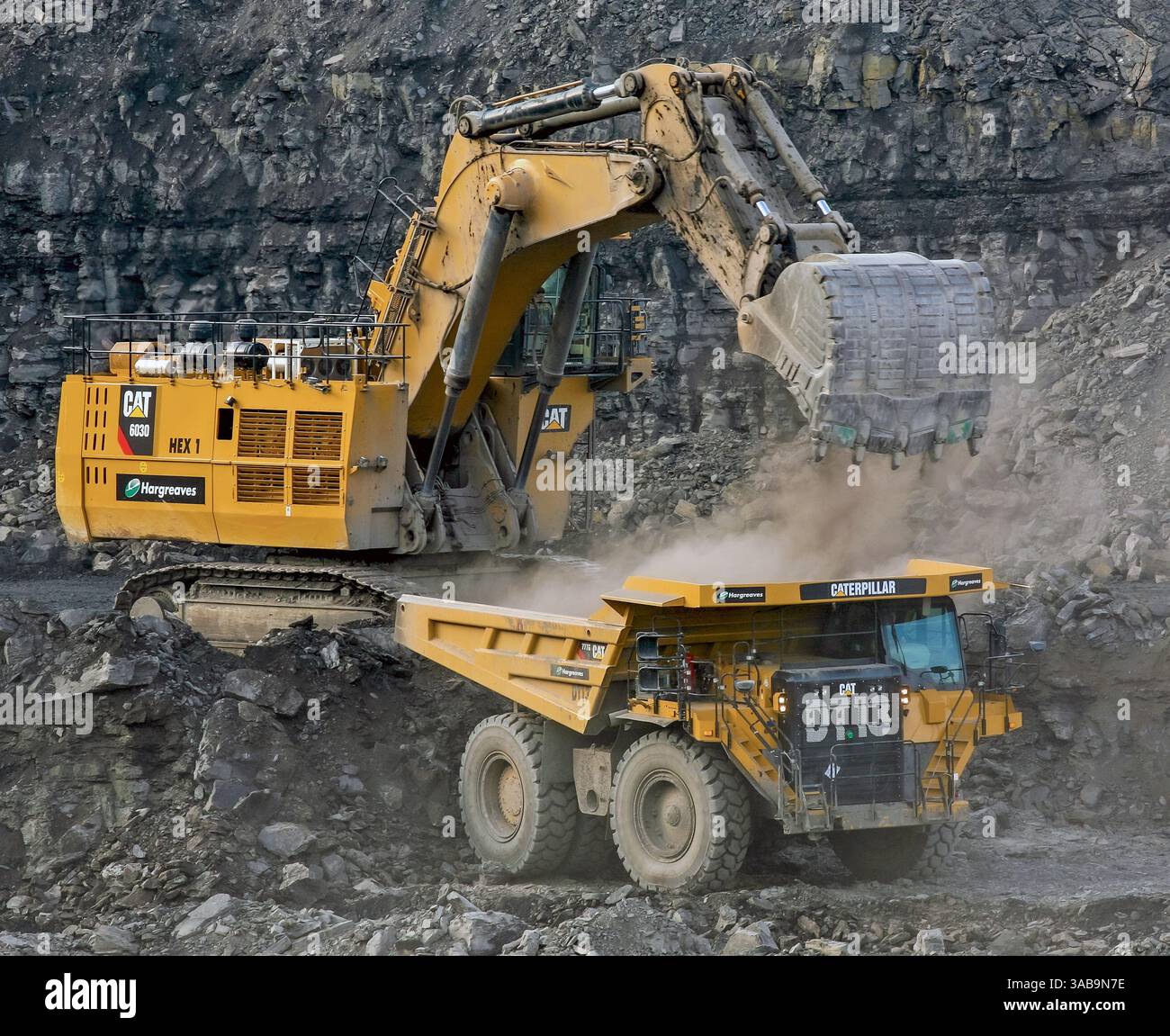 Caterpillar Dump Trucks Stock Photo - Alamy