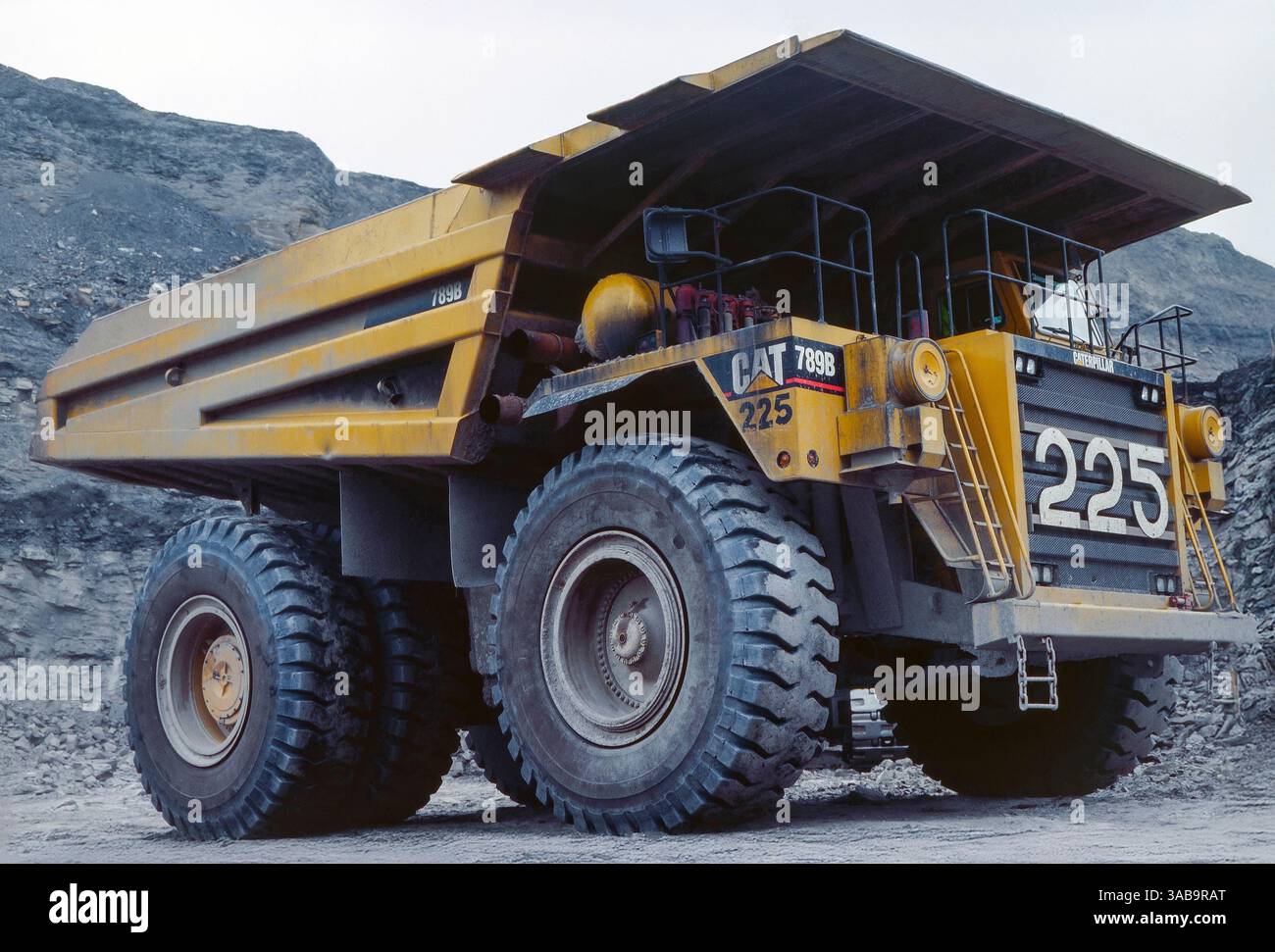 Caterpillar 789B Dump Trucks Stock Photo - Alamy