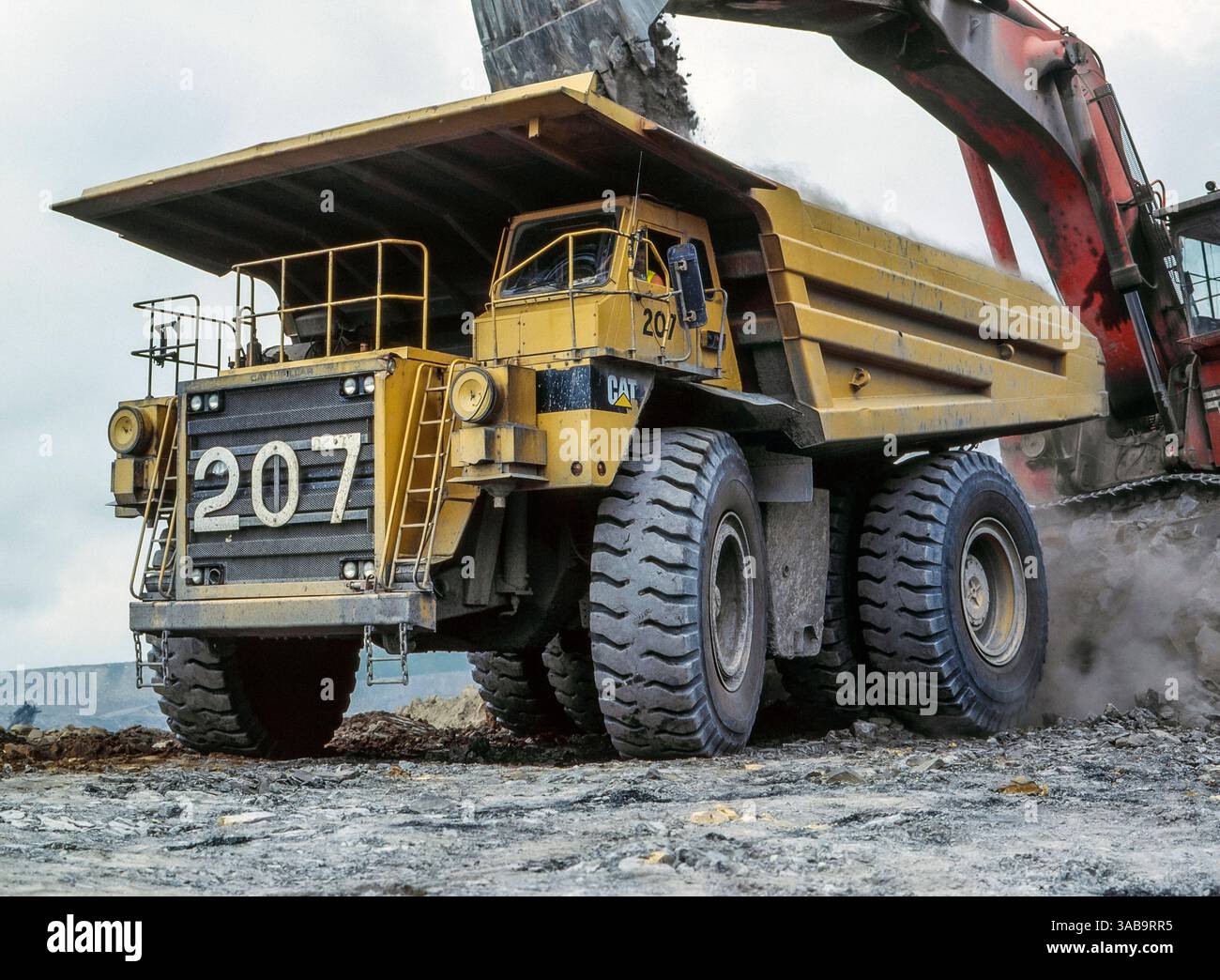 Caterpillar 789B Dump Trucks Stock Photo - Alamy