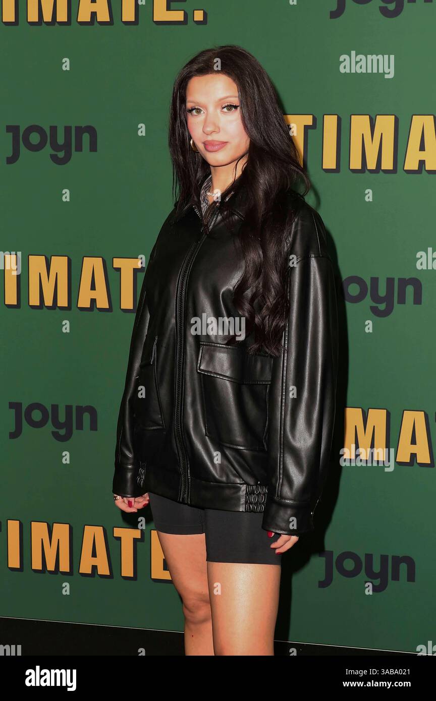 Emily Furz bei der Premiere der 2. Staffel der Webserie Intimate. im ...