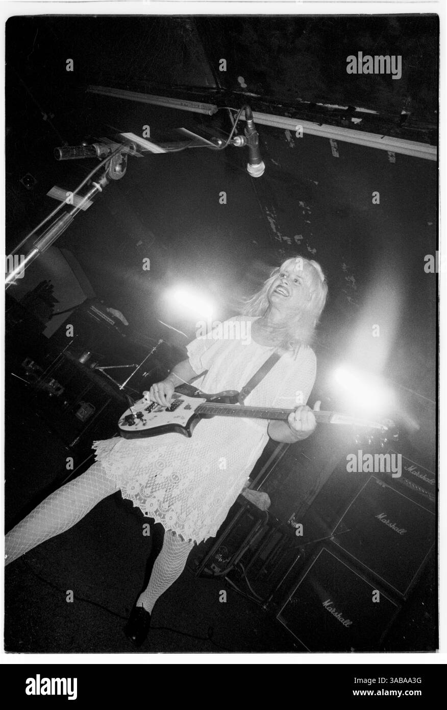 BABES IN TOYLAND, CONCERT, 1993: Kat Bjelland singer and lead guitarist ...