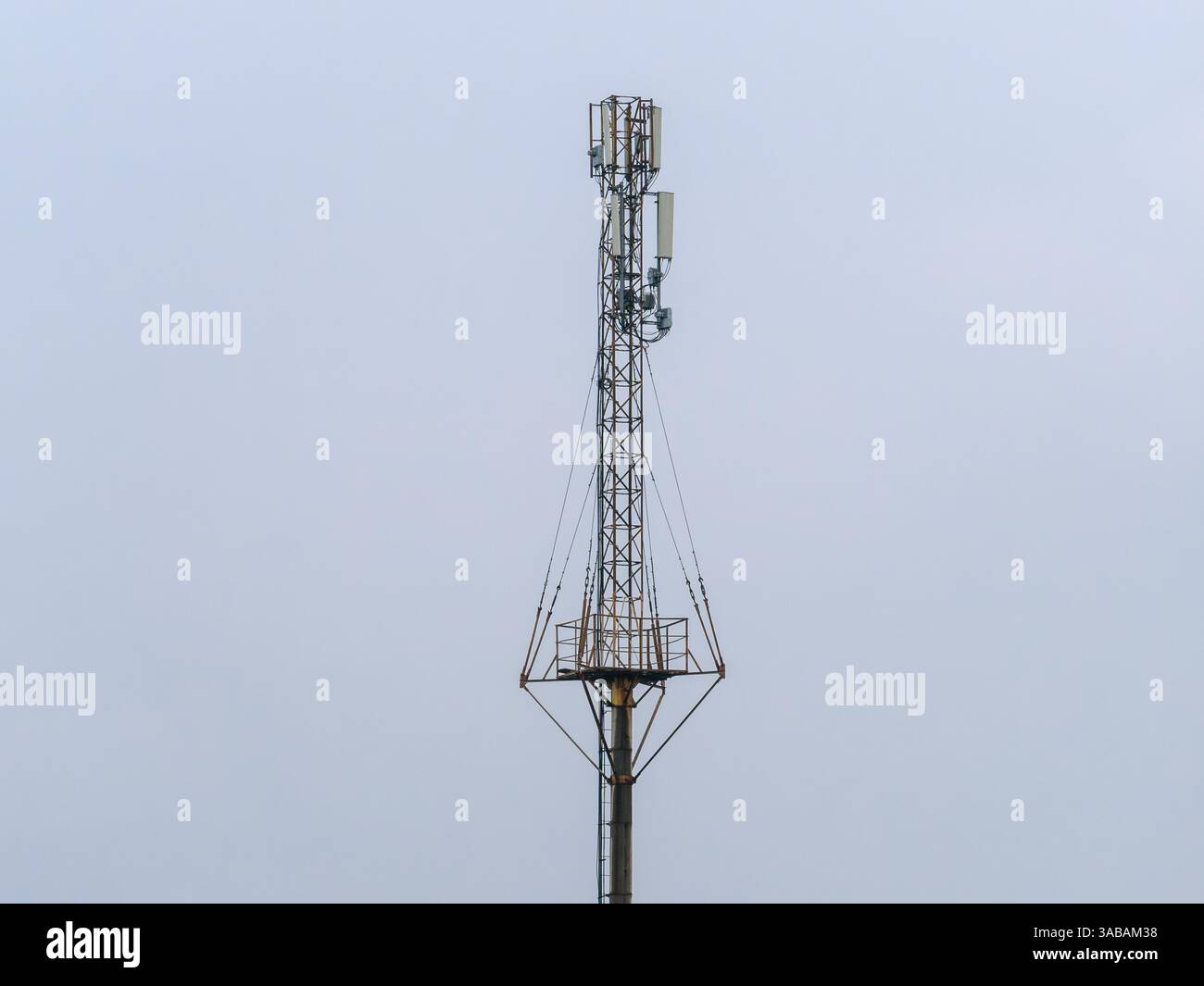 Tall telecommunication 5g cellular tower hi-res stock photography and images - Alamy