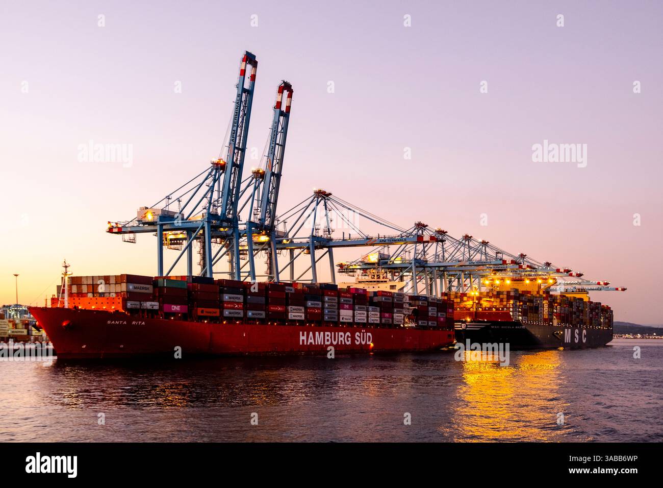 Container ship sea sunset hi-res stock photography and images - Alamy