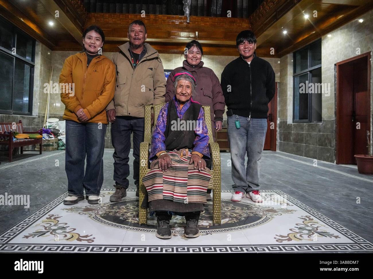 (250402) -- LHASA, April 2, 2025 (Xinhua) -- Gesang Metok (front) poses ...