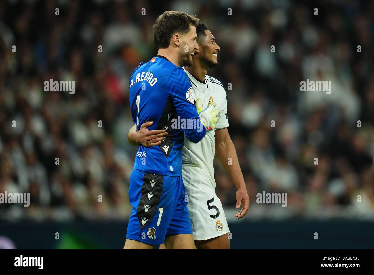 Jude Bellingham of Real Madrid and Alex Remiro of Real Sociedad during ...