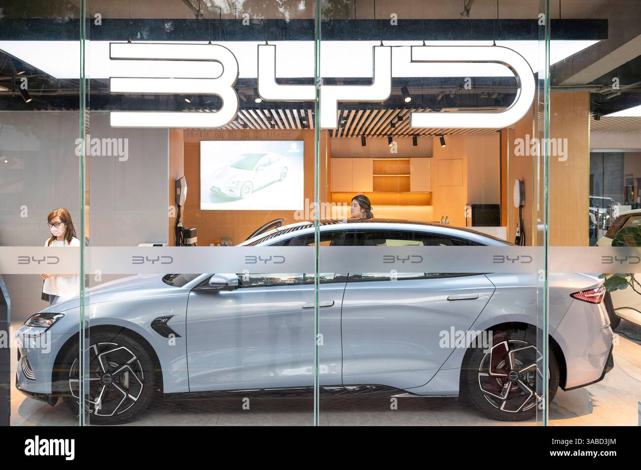 Hong Kong, China. 25th Aug, 2024. Chinese automaker BYD official ...
