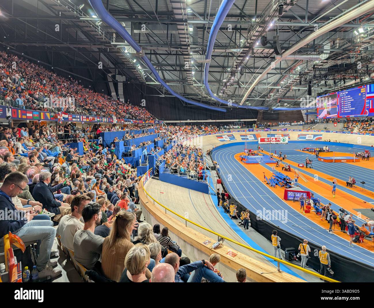 European Athletics Indoor Championships, Apeldoorn 2025 - Media tribune, track and crowds Stock ...