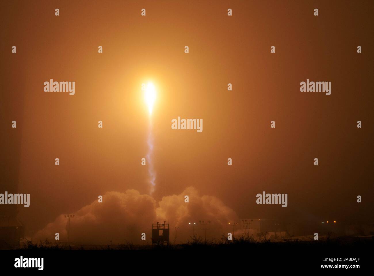 Spacecraft lifts off surface mars hi-res stock photography and images ...
