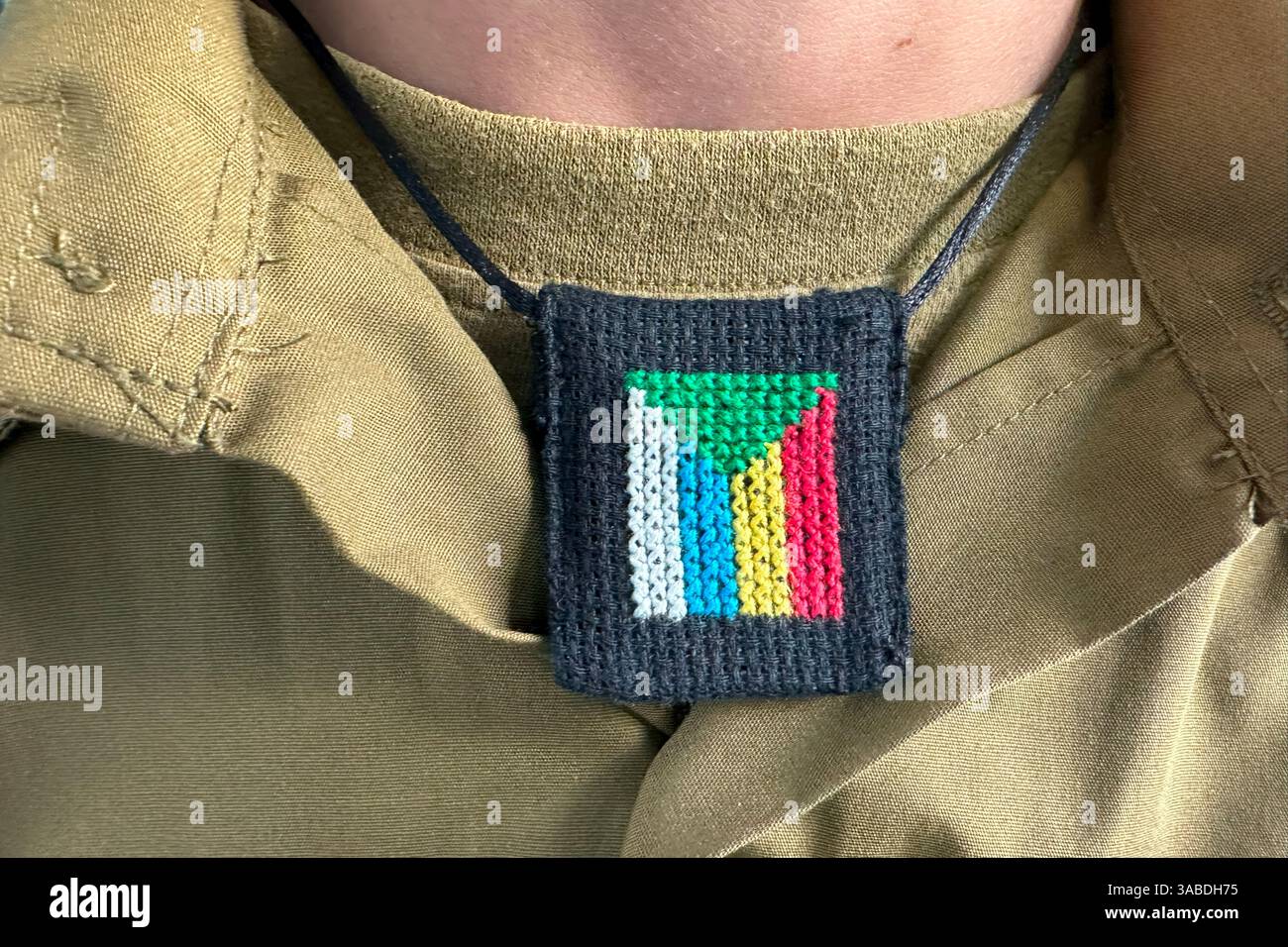 An Israeli soldier and a member of Israel's Druze community wears ...