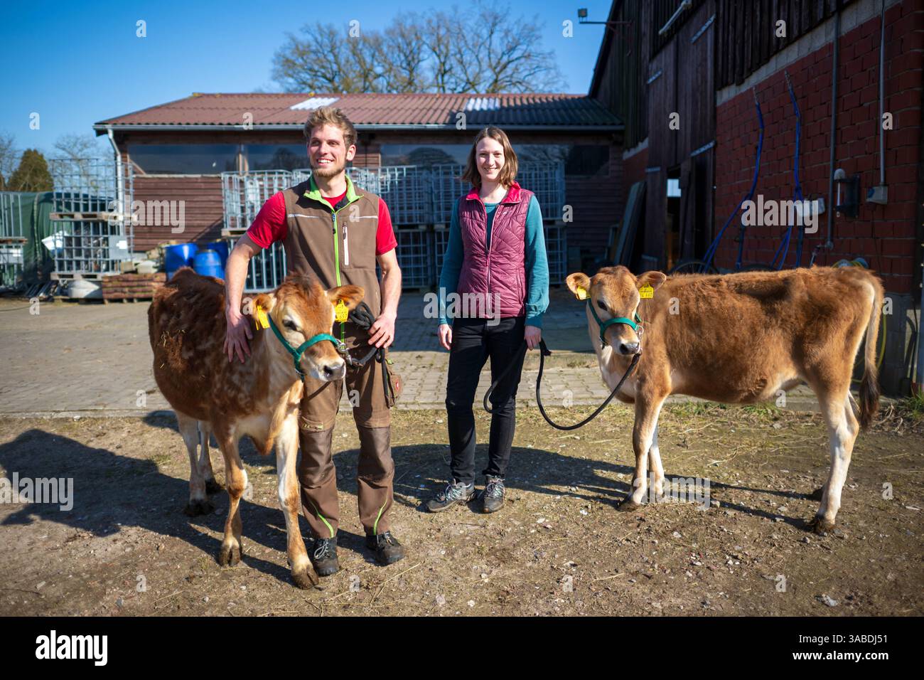 Holste, Germany. 27th Mar, 2025. Axel Duensing and his wife Britta take ...