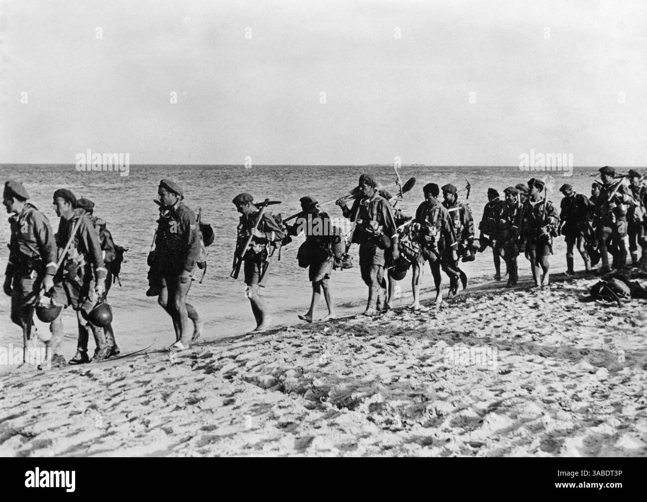 Soldiers of the Italian naval battalion San Marco in North Africa ...