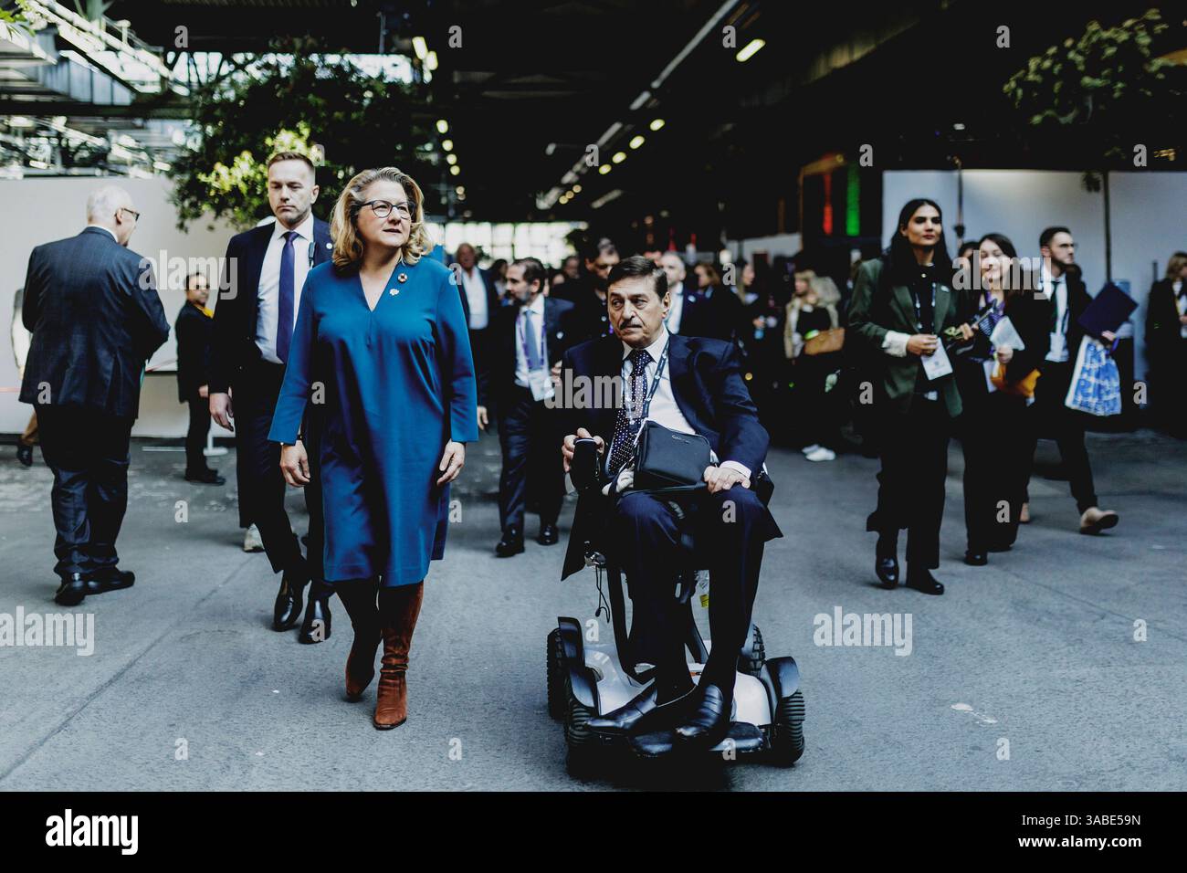 L-R Svenja Schulze SPD, geschaeftsfuehrende Bundesministerin fuer ...