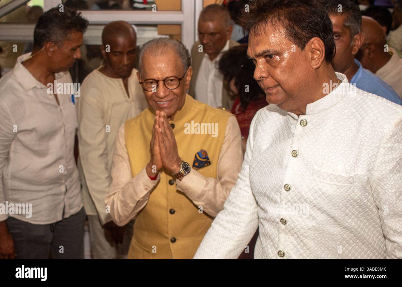 Maha Shivaratri 2025 : le couple Ramgoolam au Ganga Talao Stock Photo ...