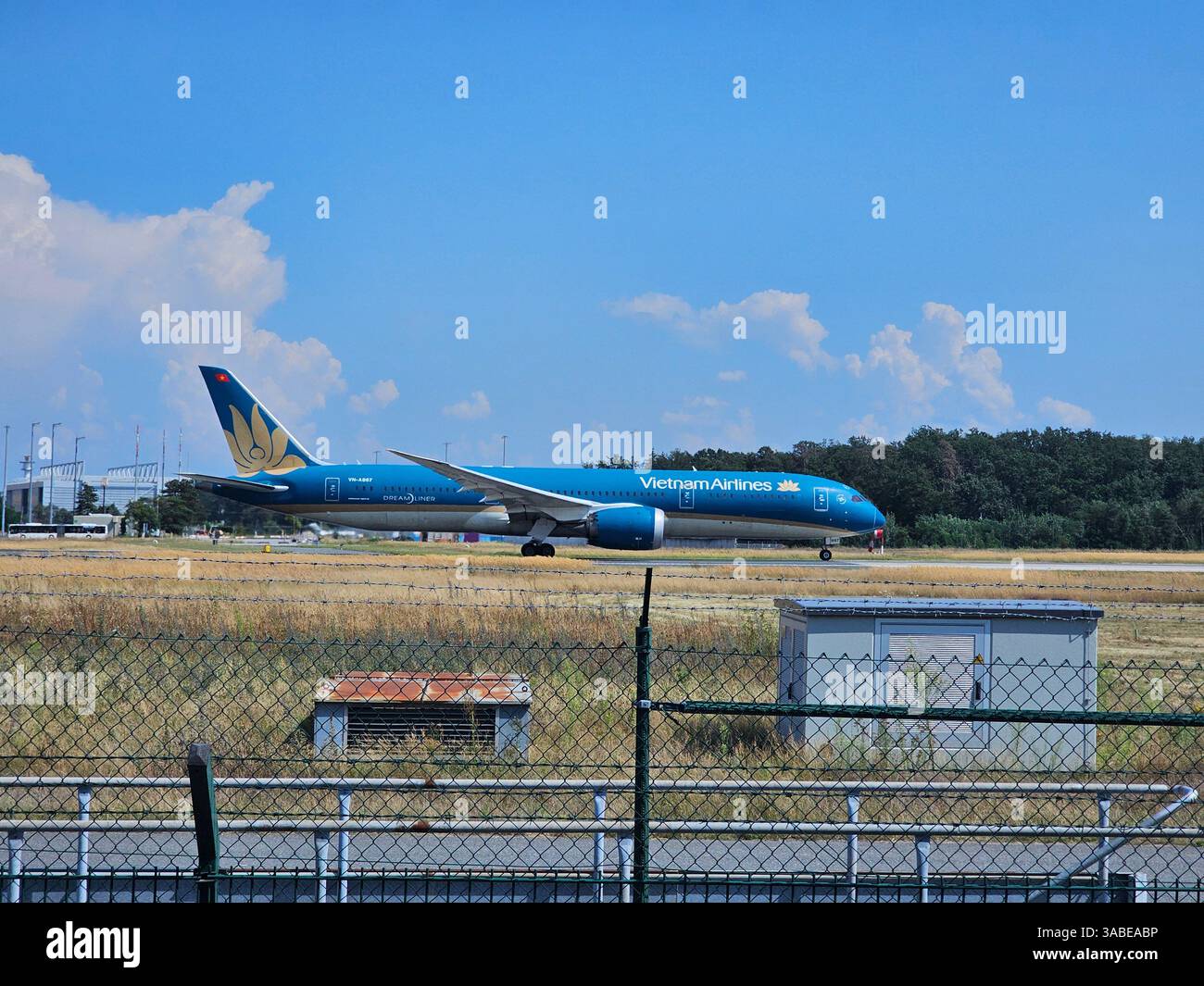Frankfurt, Hessen, Germany - August 13 2024: Vietnam Airlines Boeing ...