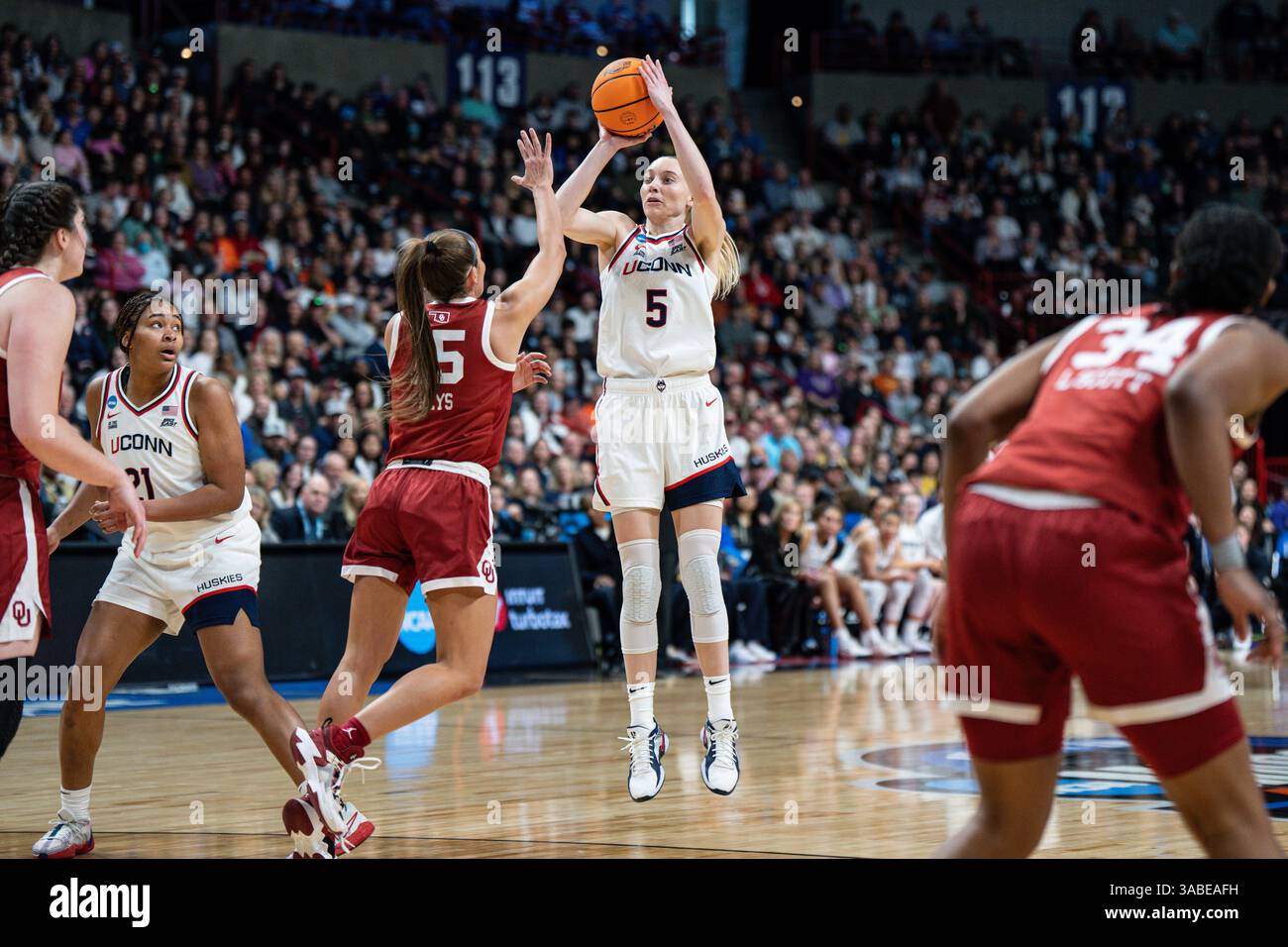 UConn Huskies guard Paige Bueckers (5) shoots over Oklahoma Sooners ...