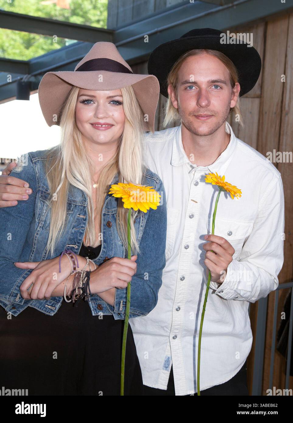 MARIA JANE SMITH and Victor Thell the Swedish pop/folkduo Smith & Thell ...