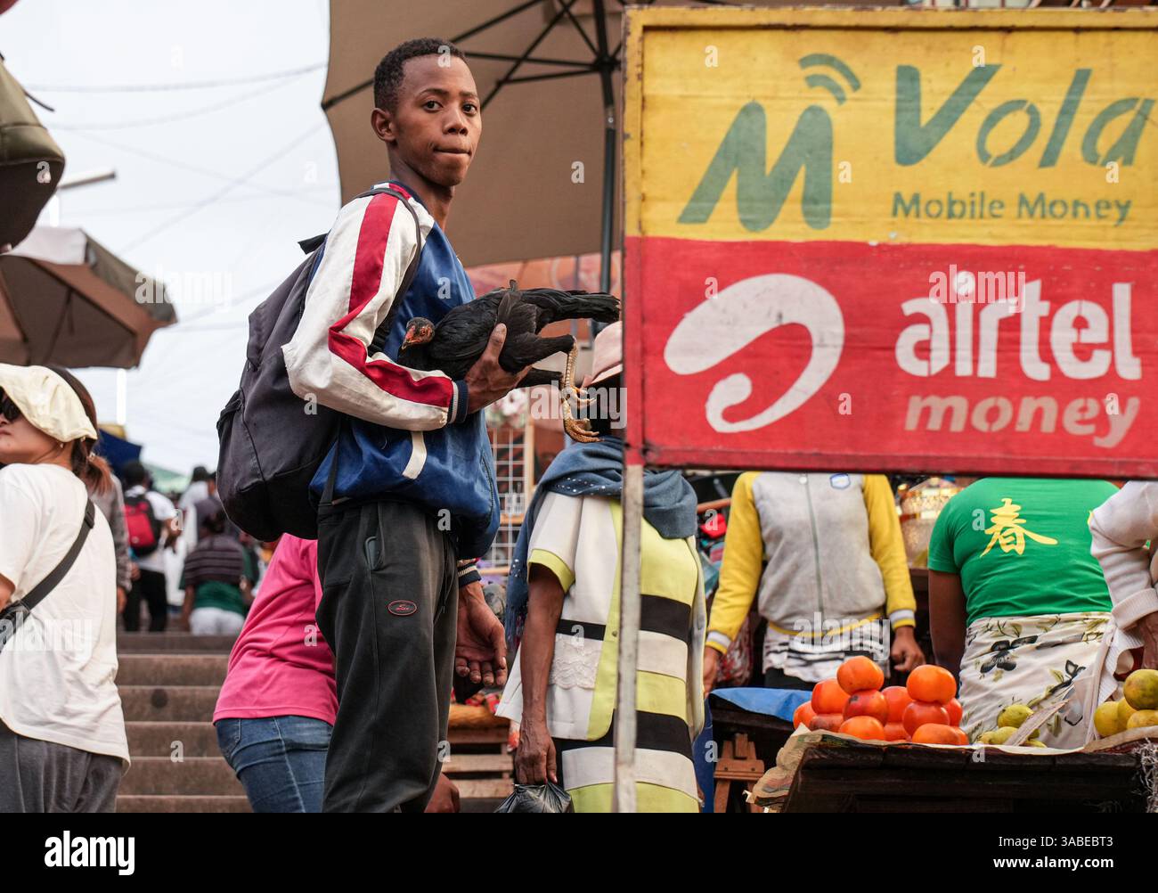 Antananarivo, Madagascar. 28th Mar, 2025. A customer is pictured at the Analakely market in ...