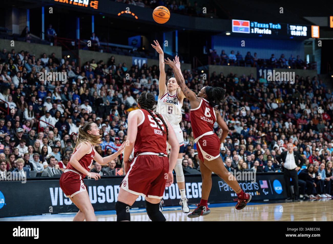 Spokane, United States. 29th Mar, 2025. UConn Huskies guard Paige ...