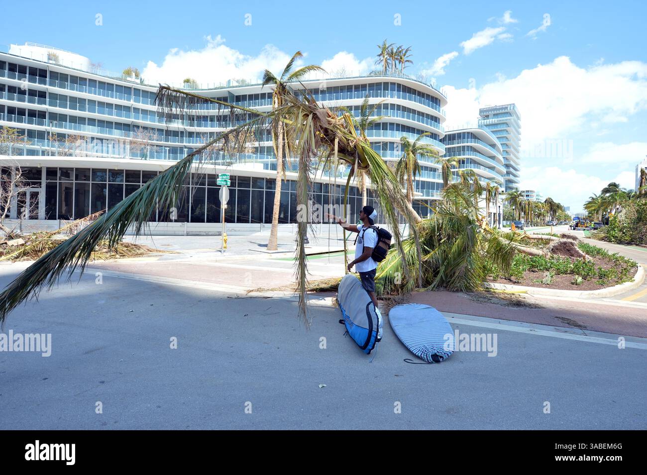 New miami beach evacuation hurricane hi-res stock photography and ...