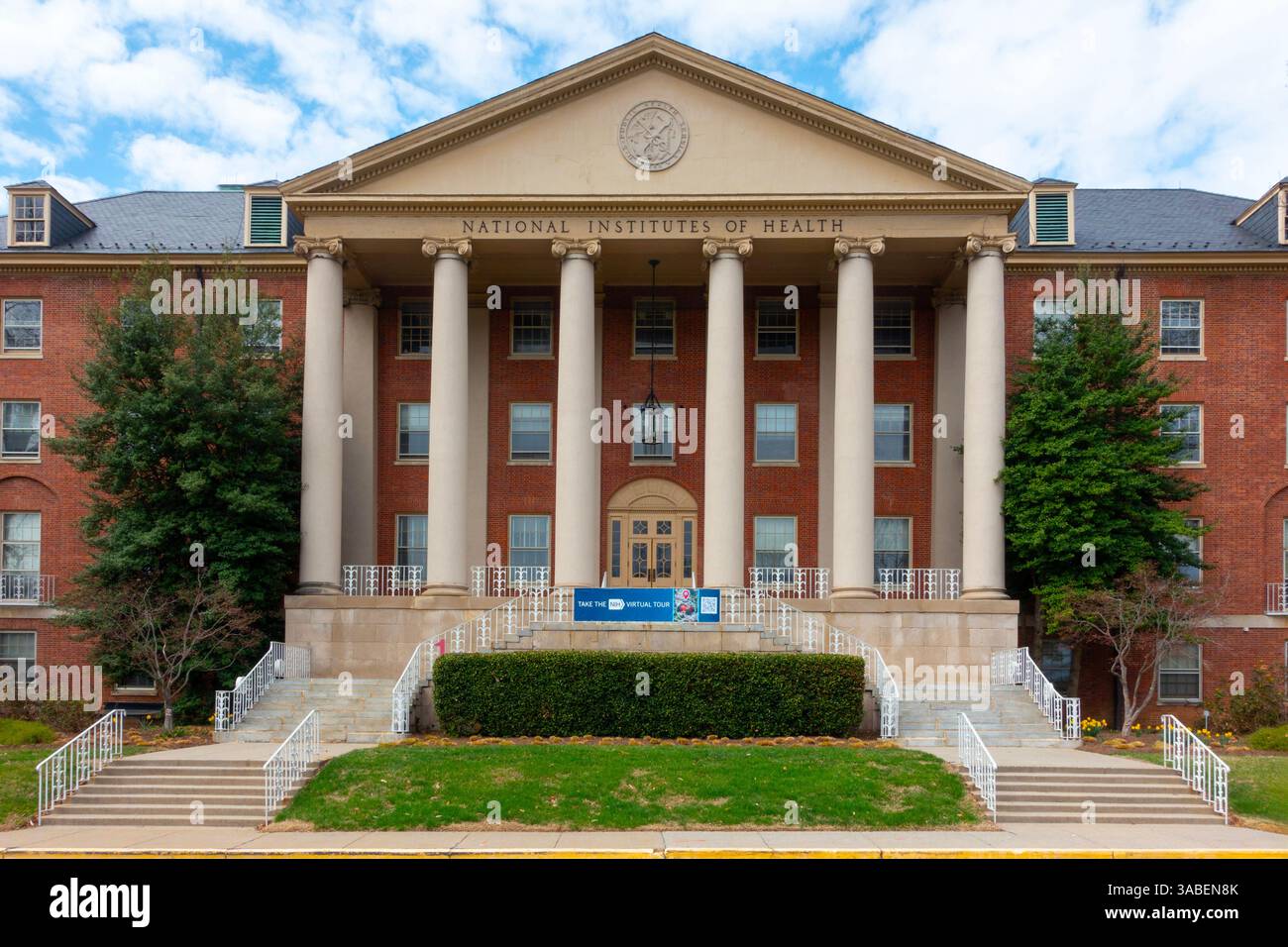 National institutes of health building 1 hi-res stock photography and ...
