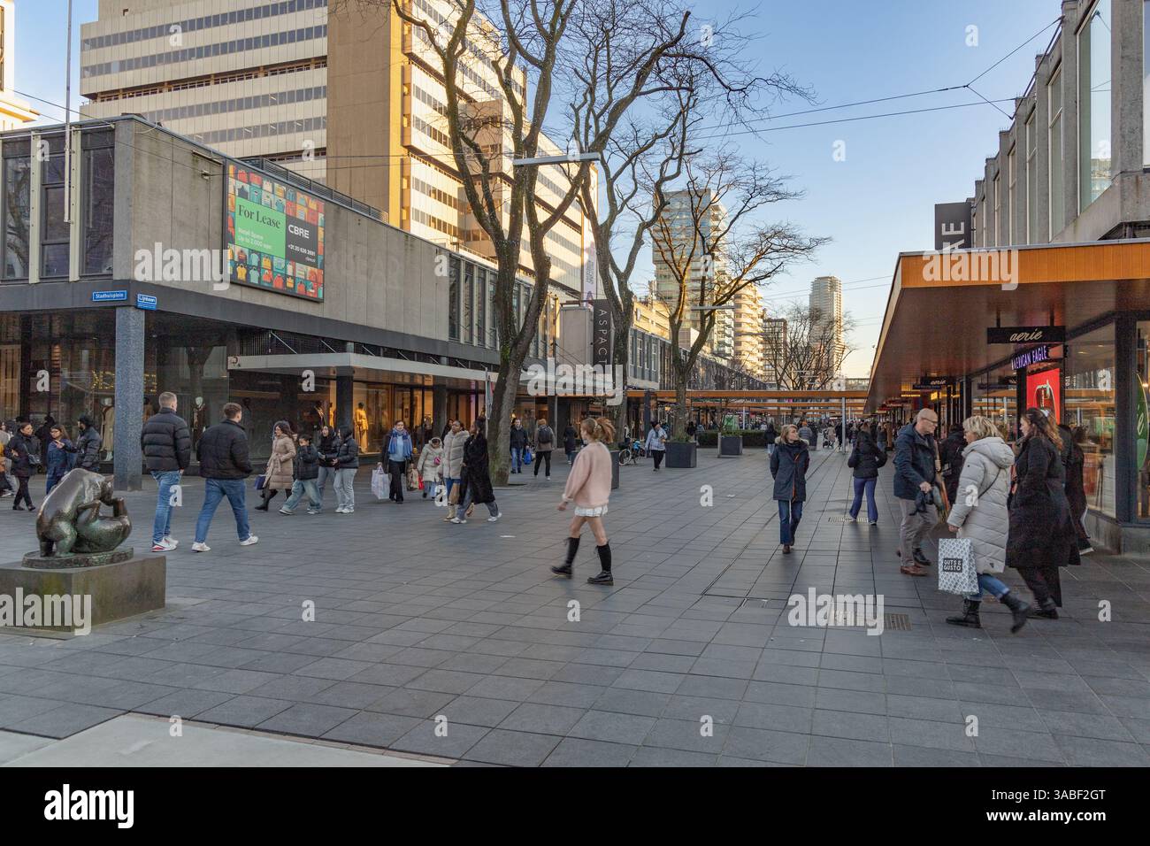 The Lijnbaan is the main shopping street of Rotterdam Stock Photo - Alamy