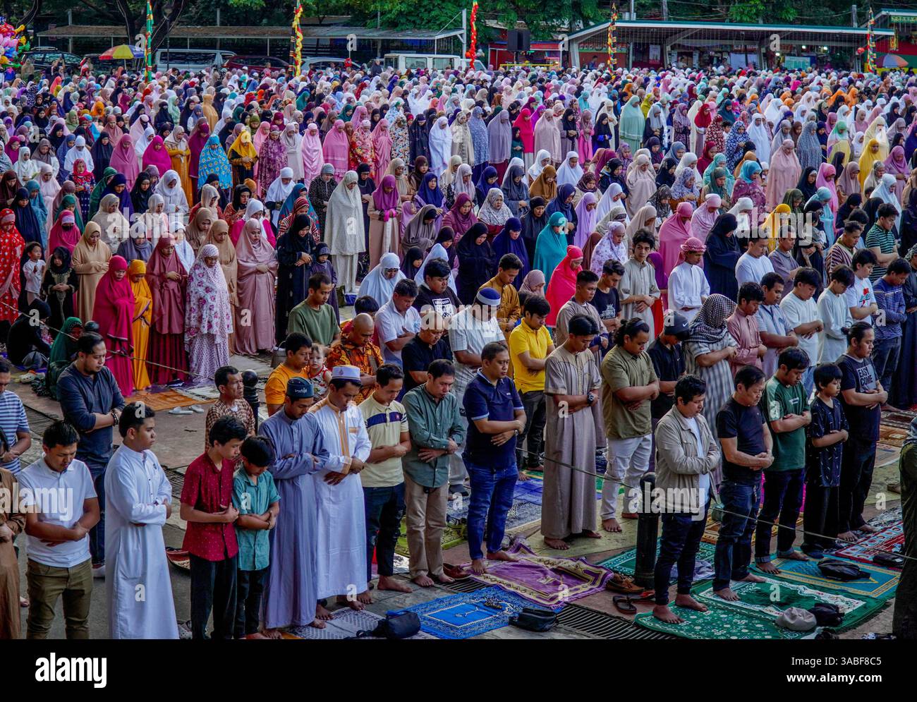 Quezon City, Philippines. 20th Nov, 2021. Filipino Muslims gathered at ...