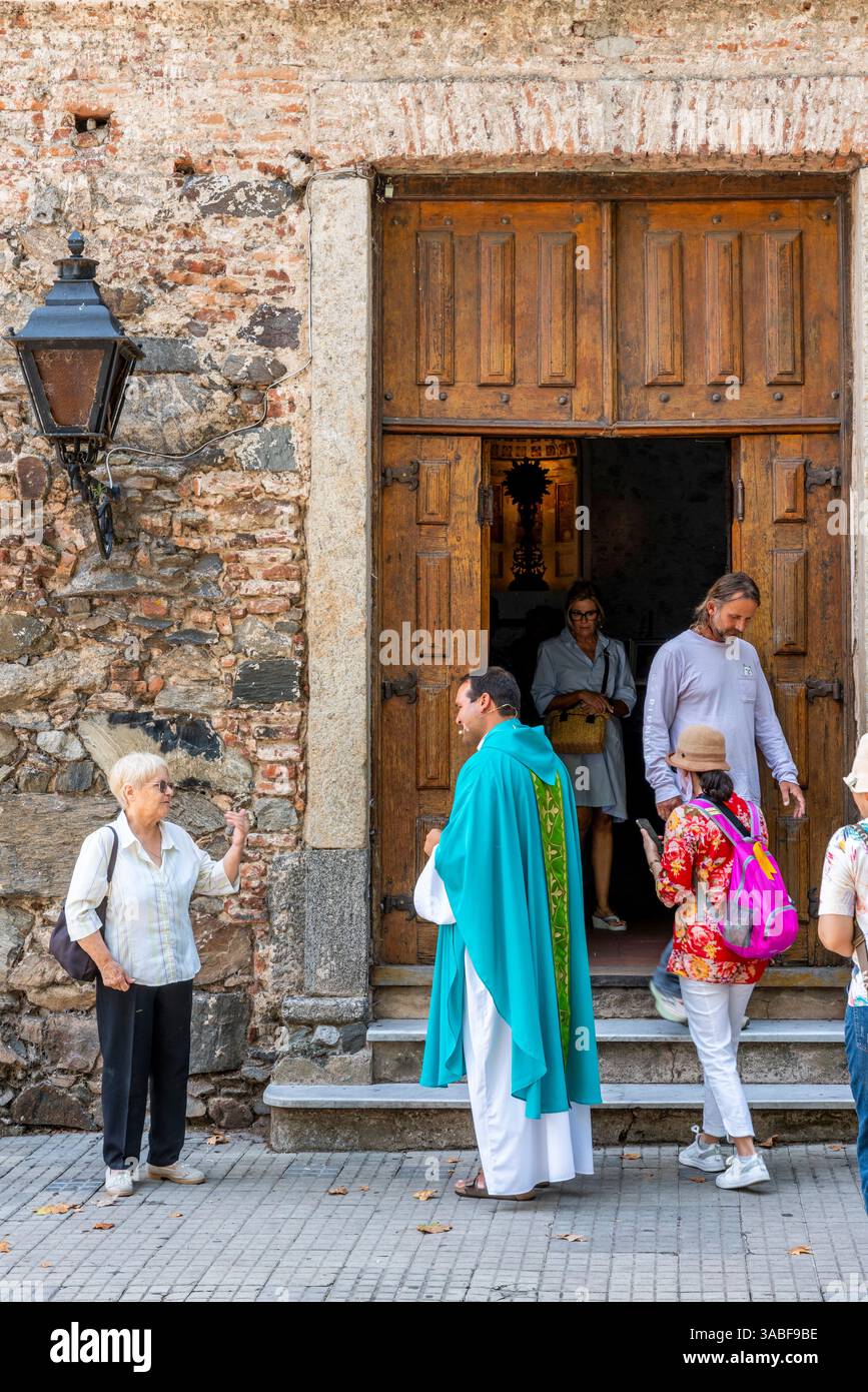 A Catholic Priest Talks To People Outside The Basilica del Santisimo ...
