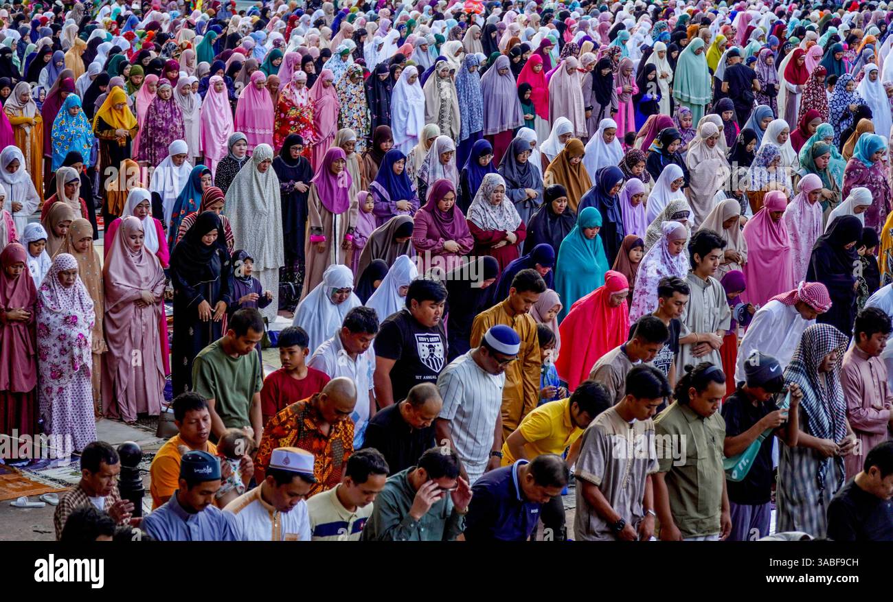 Quezon City, Philippines. 20th Nov, 2021. Filipino Muslims gathered at ...