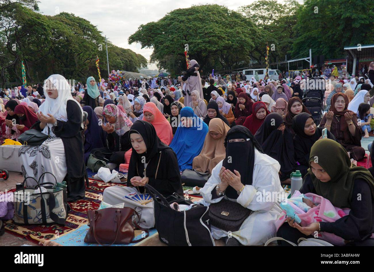 Quezon City, Philippines. 20th Nov, 2021. Filipino Muslims gathered at Quezon Memorial Circle ...