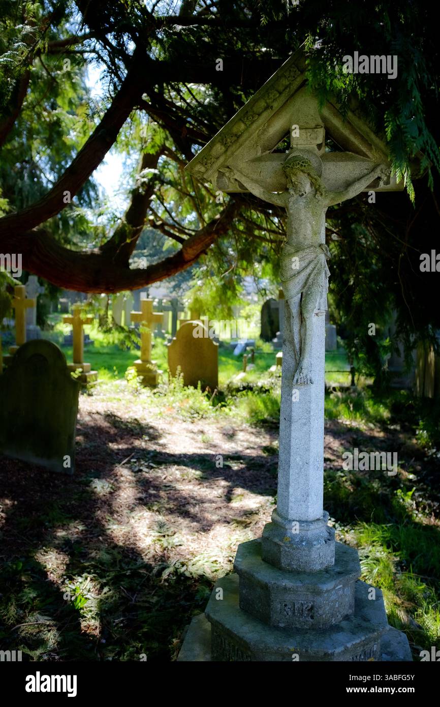 Cheltenham churchyard hi-res stock photography and images - Alamy