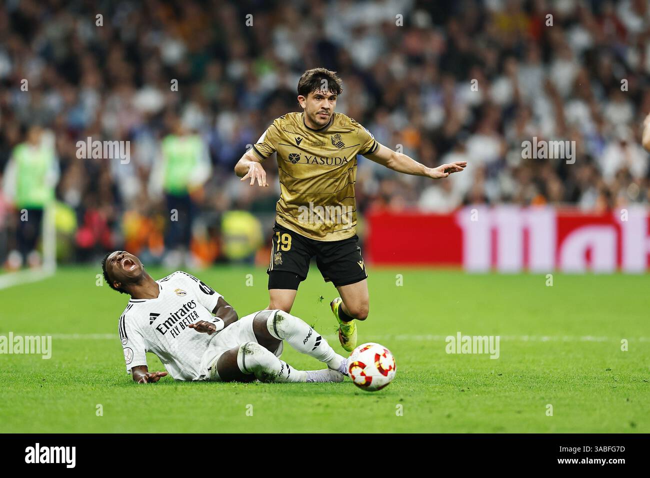 (L-R) Vinicius Junior (Real), Jon Aramburu (Sociedad), APRIL 1, 2025 ...