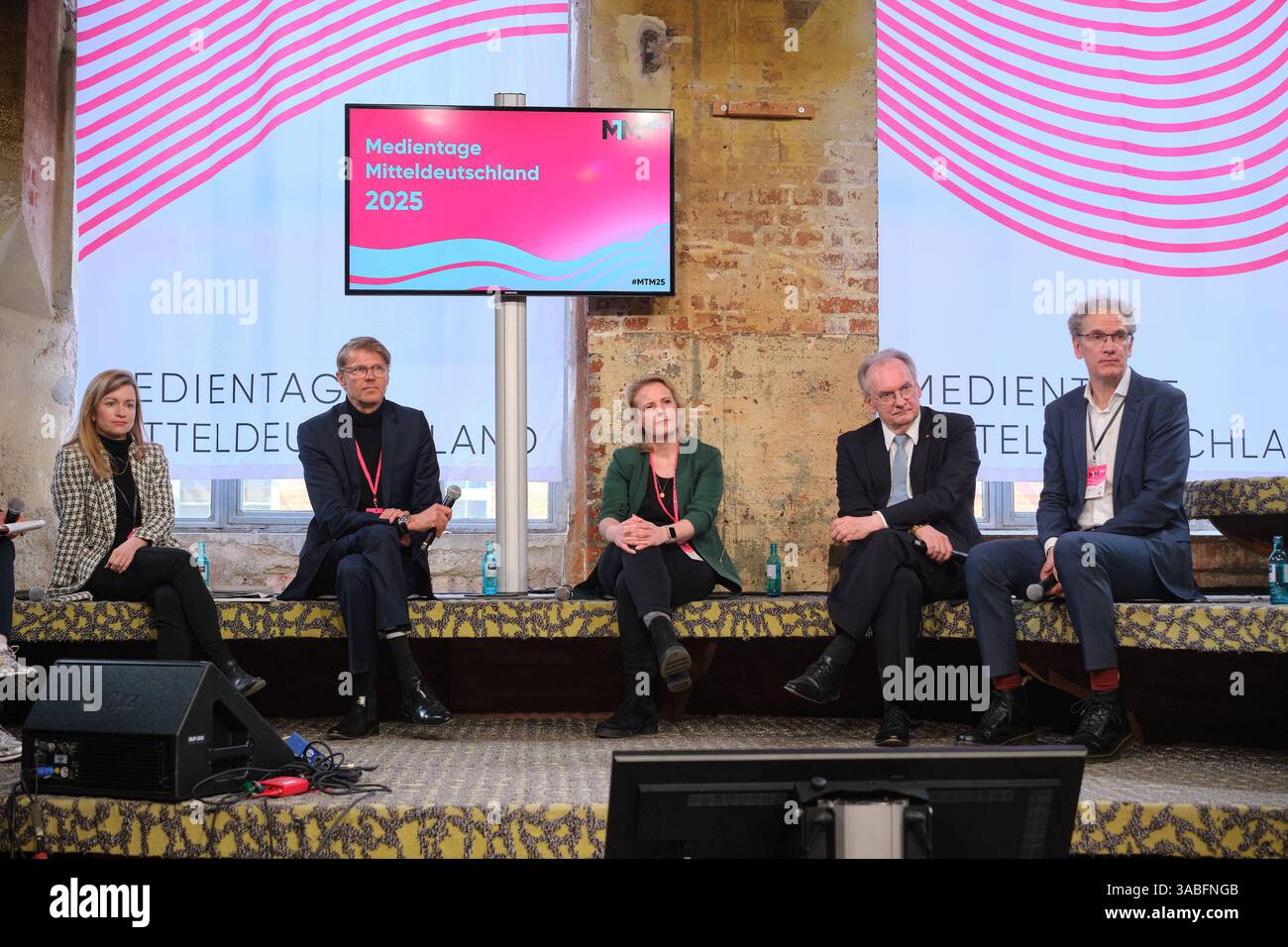 Medien fernsehen literatur hi-res stock photography and images - Alamy