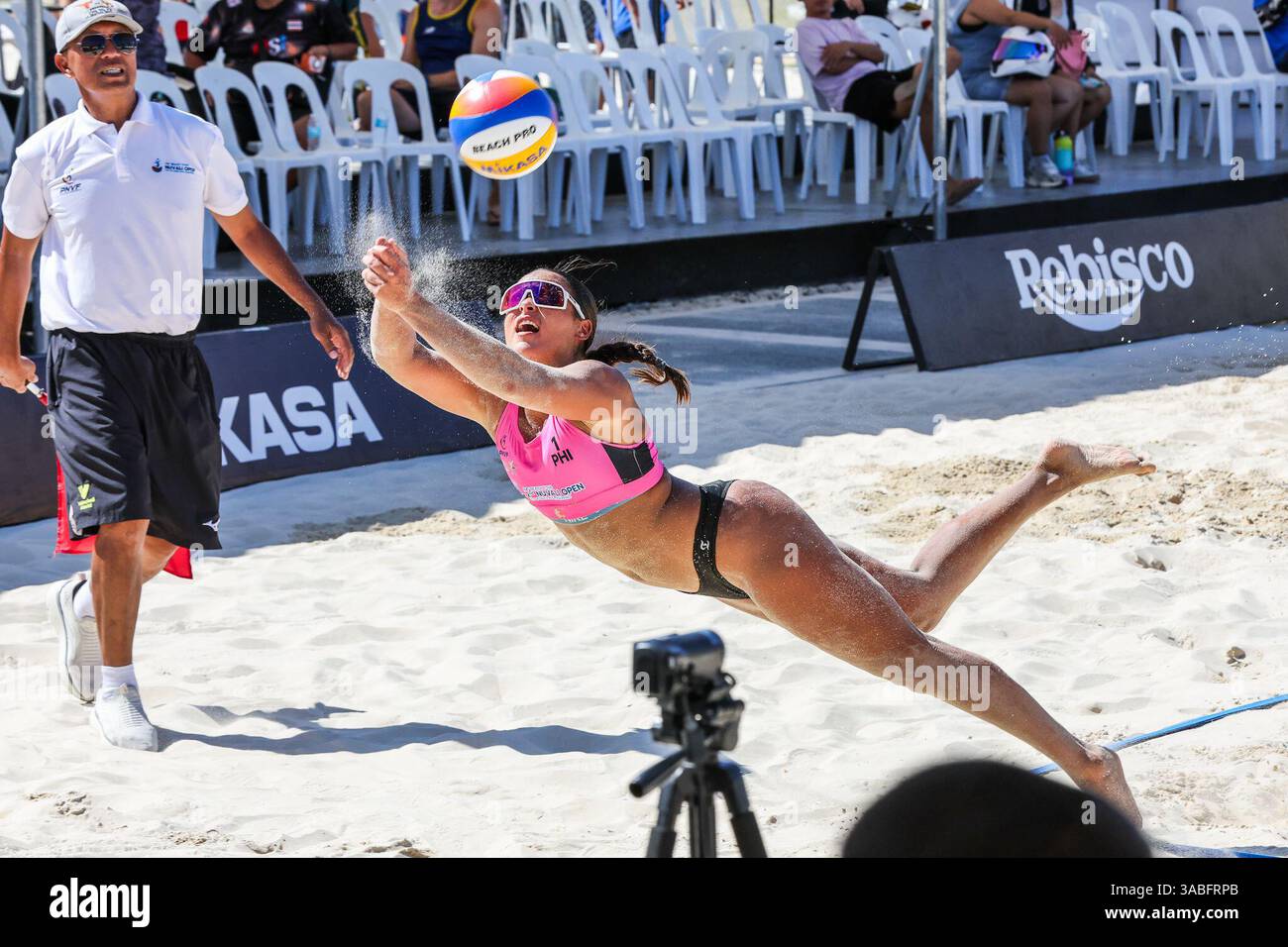 (250402) -- LAGUNA PROVINCE, April 2, 2025 (Xinhua) -- Sunnie Kalani Villapando of the ...